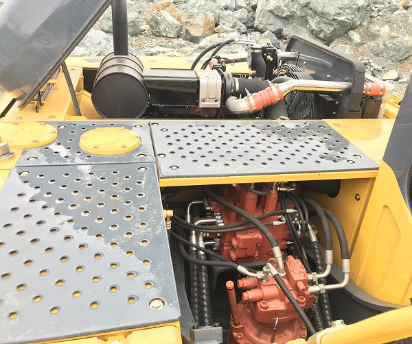 KOMATSU PC200-8/ PC210-8 MÁY XÚC LIÊN DOANH KOMATSU