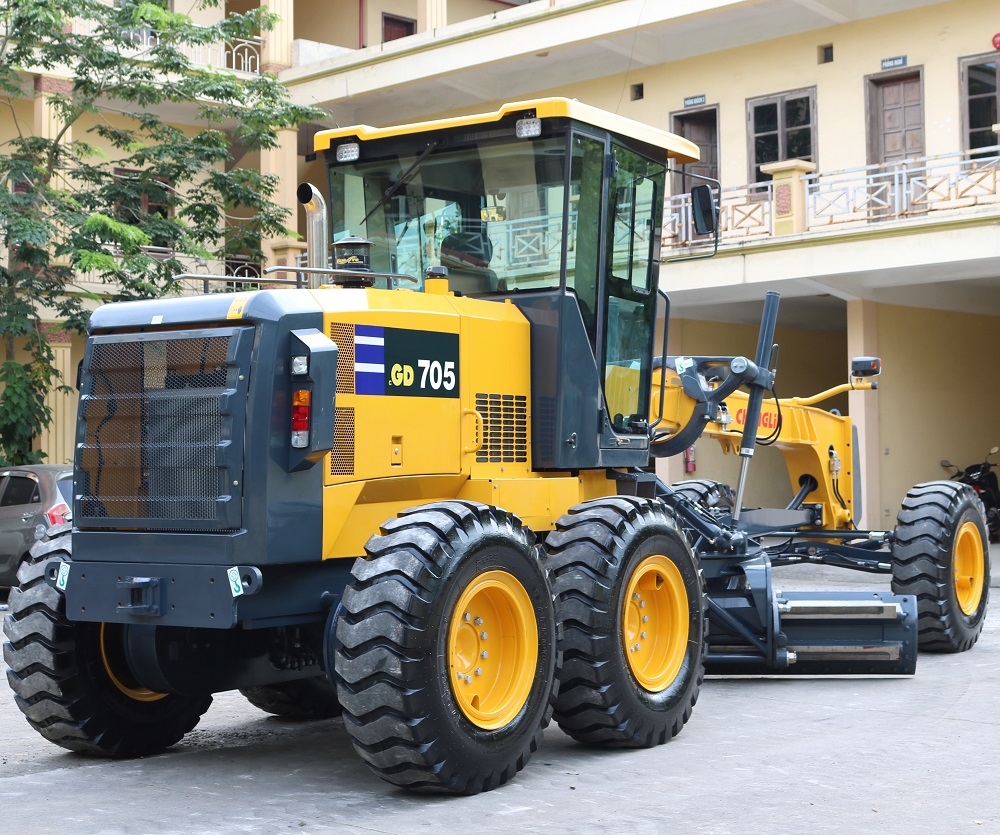 Bán Xe San Gạt Komatsu GD705 Liên Doanh Mới 100%